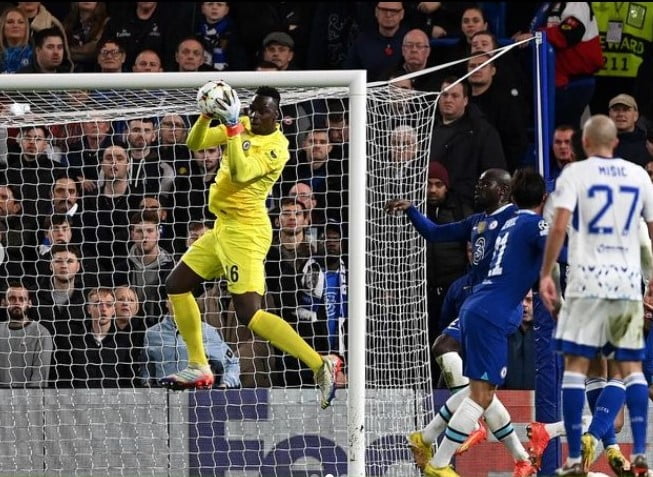 Edouard Mendy i knallform forlater Stamford Bridge før Mason Mount